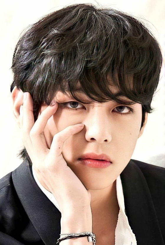 방탄소년단 뷔 인기 투표 1위ing 스포탈코리아