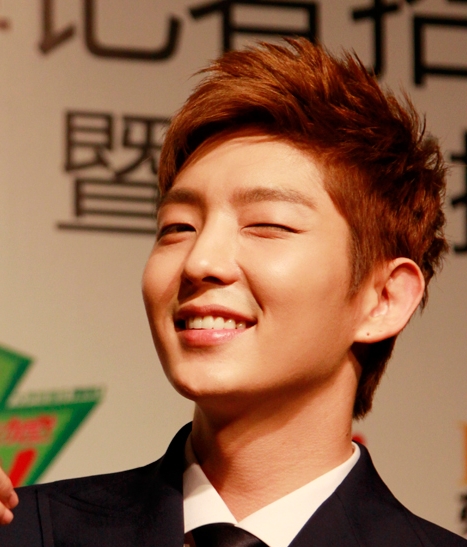 이준기, 최단기간 中SNS 100만명 돌파 '기염' | 스타뉴스