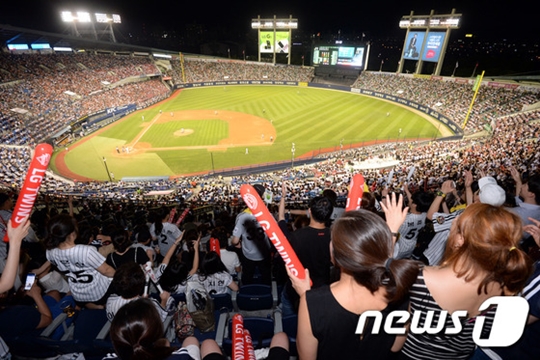 반환점 돈 KBO 리그, 전반기 주요달성 기록은? | 스타뉴스