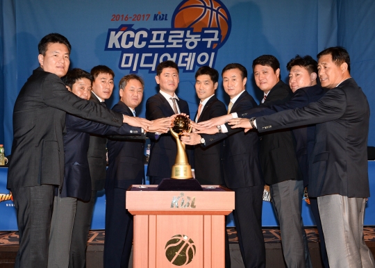 '절대강자 없는' KBL, 춘추전국시대 열린다 | 스타뉴스