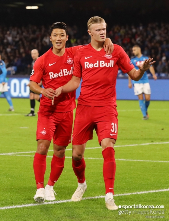 [UCL E조] 황희찬 시즌 8호골…잘츠부르크, 헹크에 4-1 완승…16강 희망 | 스타뉴스