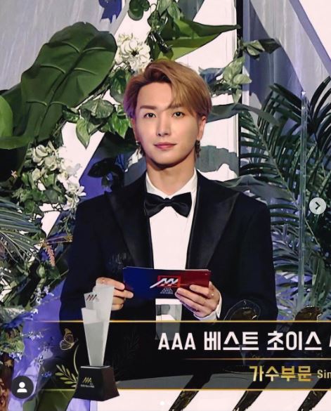 '2020 AAA MC' 슈퍼주니어 이특, 빛나는 비주얼 | 스타뉴스