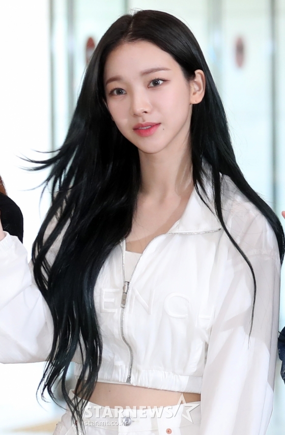 에스파 카리나 '공항에 뜬 여신'[★포토] - 스타뉴스