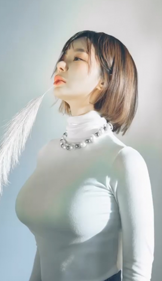 맹승지, 터질 듯한 볼륨감..자신감 넘치는 글래머 몸매 - 스타뉴스