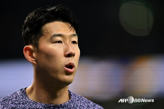 'SON 풀타임 고군분투' 2명 퇴장 토트넘, 첼시에 1-4 역전패... 무패행진 마감, 매디슨+반더벤 동시 부상 '악재' | 스타뉴스