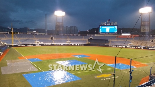[준PO2] LG-NC 준PO 2차전 이틀 연속 우천 취소 - 스타뉴스