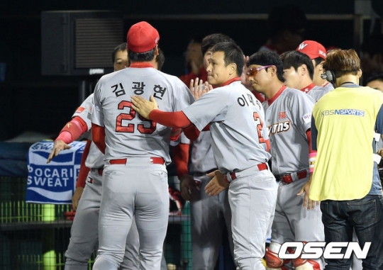 [WC1] 예고편만 화려했던 SK의 가을야구 - 스타뉴스