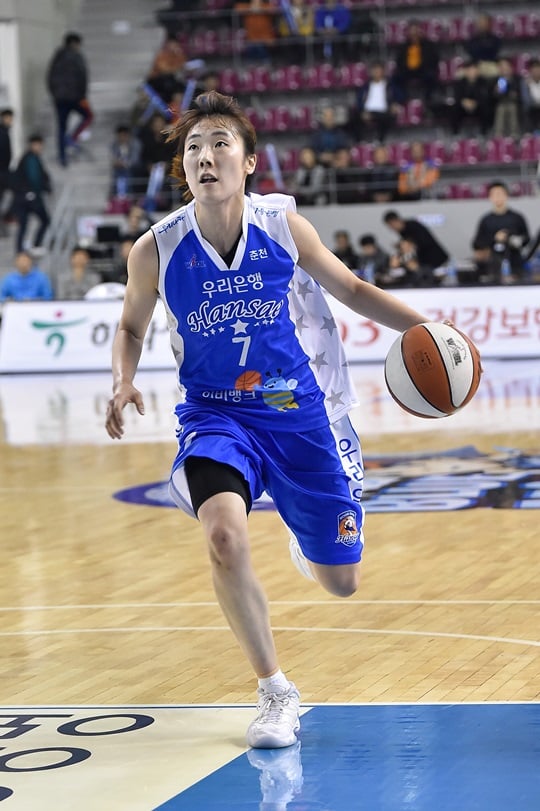 우리은행 박혜진, 2R MVP 선정..MIP는 KEB 서수빈 - 스타뉴스