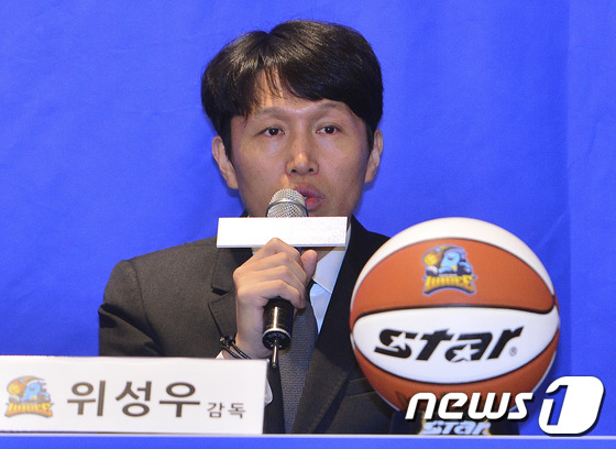 '시즌 개막' WKBL 6개 구단 감독의 출사표.."목표는 우승" | 스타뉴스