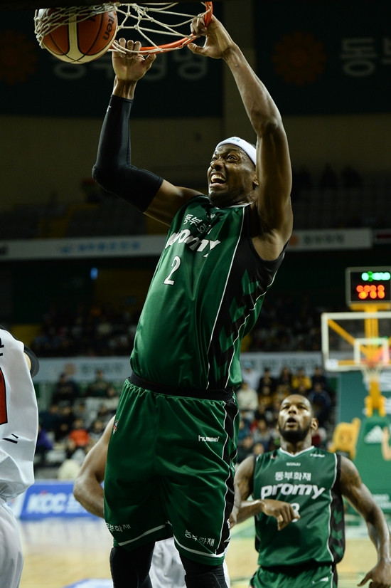 '벤슨 19P 18Reb' 동부, KGC 4연승 저지 성공 | 스타뉴스