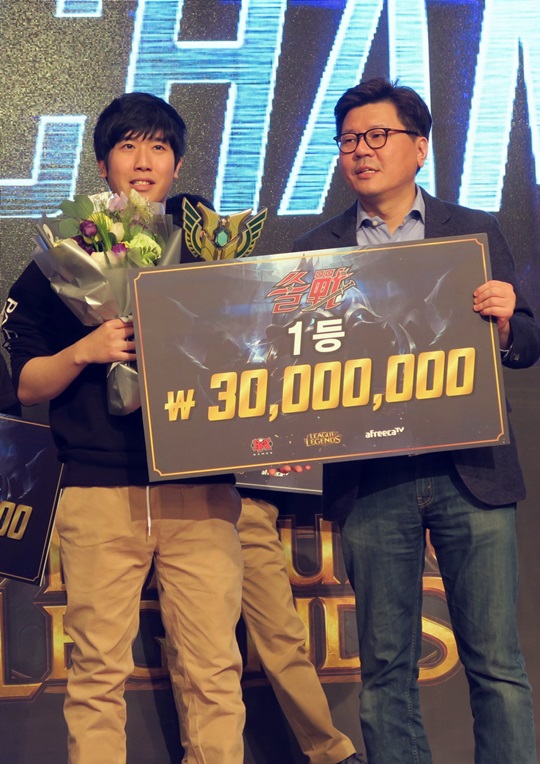 LoL '쏠전' 성료.. cvMax 김대호 우승-상금 3000만원 | 스타뉴스