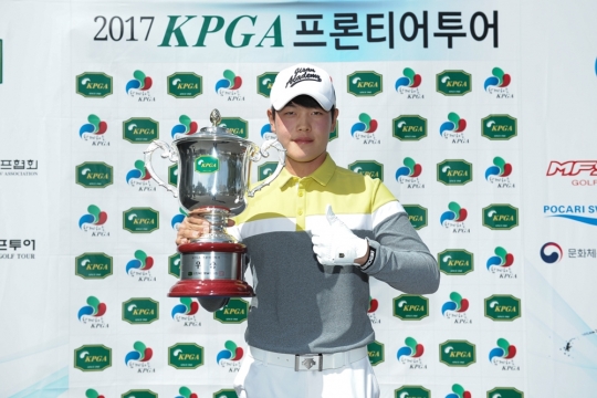 이재경, 'KPGA 프론티어투어 3회 대회' 프로 데뷔 첫 우승 - 스타뉴스