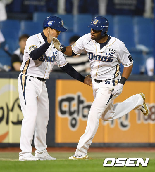 '스크럭스 4타점+이재학 5승' NC, SK 3연전 스윕.. 6연승 질주 | 스타뉴스