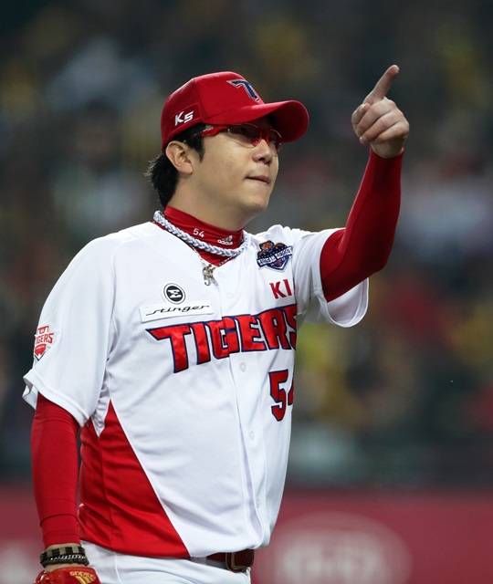 [KS2] '양현종 완봉승' KIA, 두산에 짜릿한 1-0 승.. 1승 1패 원점 | 스타뉴스