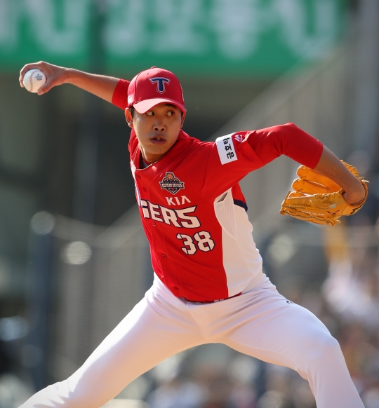 [KS4] KS 데뷔전서 승리한 임기영, 4차전 MVP 영예 - 스타뉴스