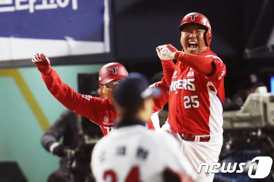 [KS5] '5차전 MVP' 이범호 "광주서 얼굴 들고 다닐 수 있어 다행"(일문일답) | 스타뉴스