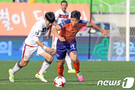 '40-40 클럽 가입' 이근호, K리그 클래식 37R MVP | 스타뉴스