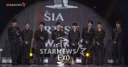 [2017AAA]엑소, AAA 가수 '대상' 수상 - 스타뉴스