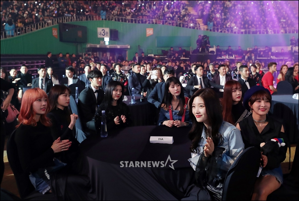 포토]다이아, 'AAA 시상식 즐거워요' | 스타뉴스