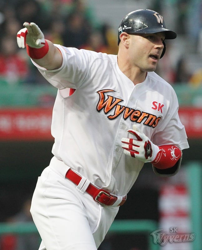 '홈런 6방 폭발' SK, KIA 13-3으로 잡고 4연승 질주.. KIA는 3연패 - 스타뉴스