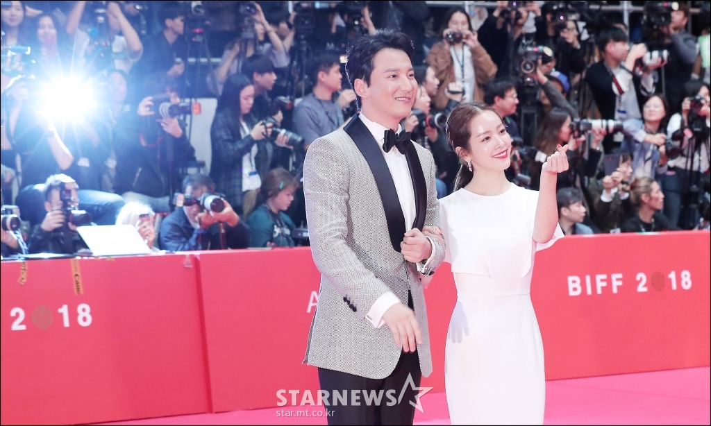포토]김남길-한지민, 'BIFF 개막식 사회 맡았어요' - 스타뉴스