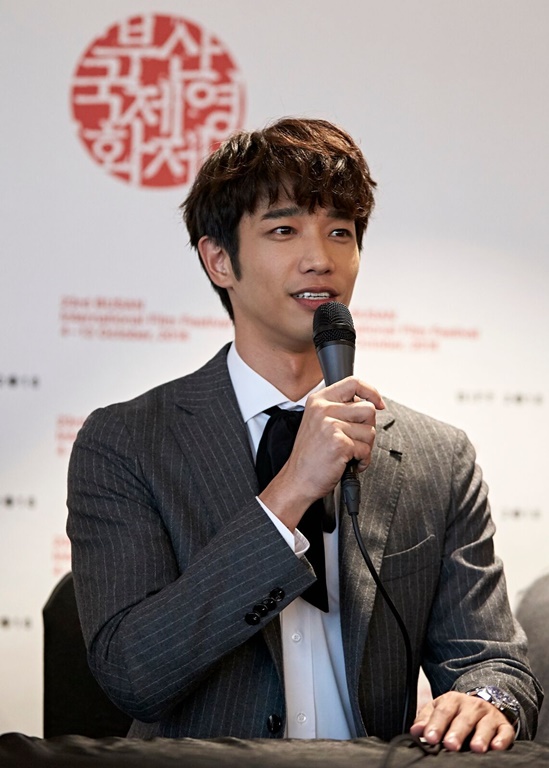 류이호 "韓팬들 사랑 감사..새로운 모습 보여주고파"(일문일답)[23rd BIFF] | 스타뉴스