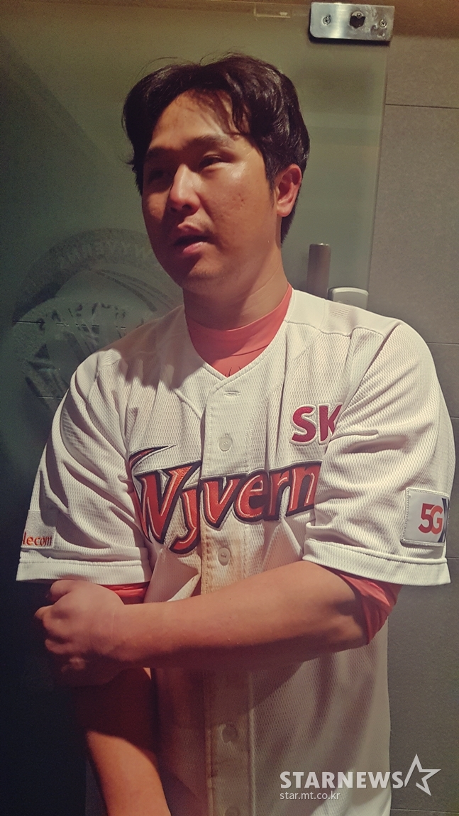 SK 최정 "축제인데 분위기 깬 것 같다, 팬들께 죄송" [PO1 인터뷰] - 스타뉴스
