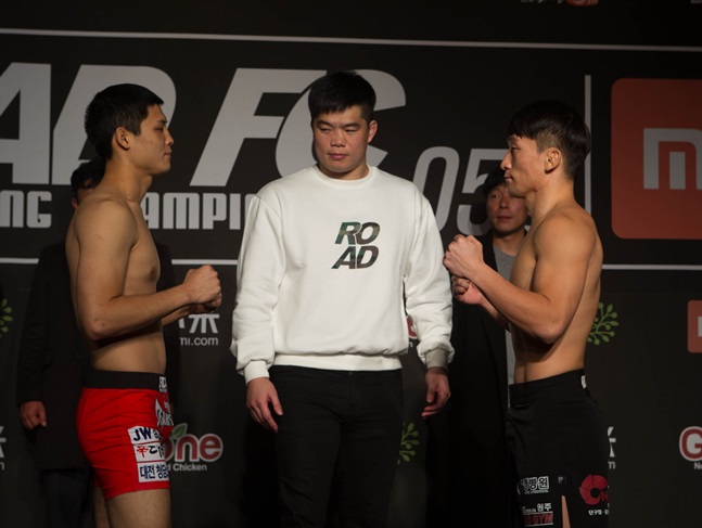 '승리' 유재남 "한이문에 고맙다"... 한이문 "고생하셨다" [로드FC050] | 스타뉴스