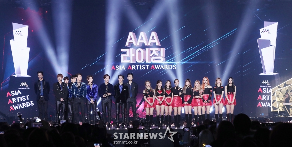 포토]SF9-프로미스나인, 'AAA 라이징' 수상 | 스타뉴스