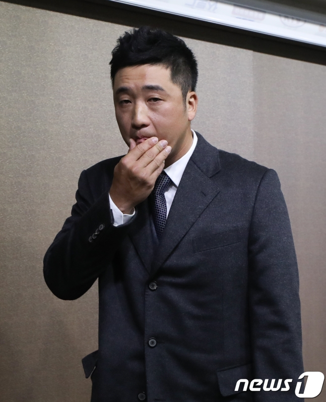 [공식발표] KBO, '문우람 폭행' 이택근 '36G' 출장정지 징계 | 스타뉴스