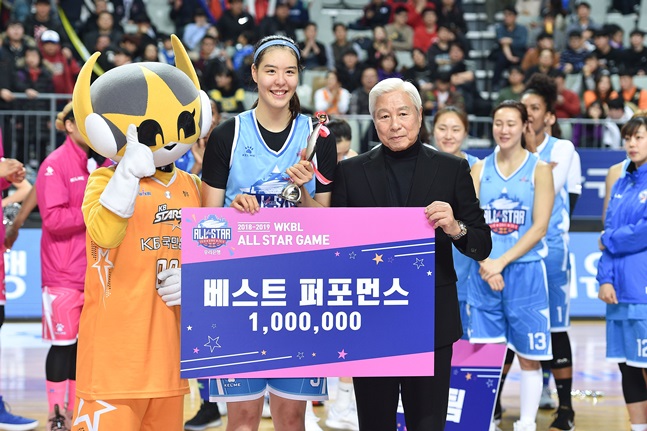 박지수 "선수들 1Q부터 눈에 불을 켜고 뛰어... 리바운드 열심히" [WKBL 올스타전] | 스타뉴스