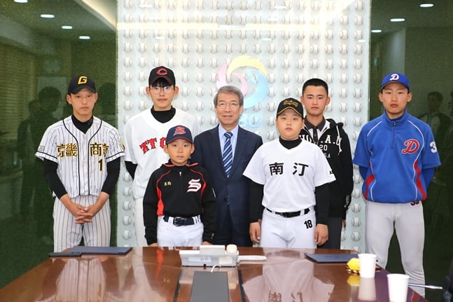 KBO, 2019년 유소년 야구장학금 4억 5600만원 지원 - 스타뉴스