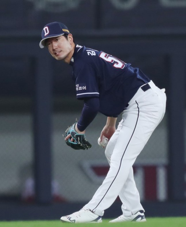 ‘터닝 송구’ 김재호, 5월 넷째 주 ‘ADT캡스플레이’ 선정 | 스타뉴스