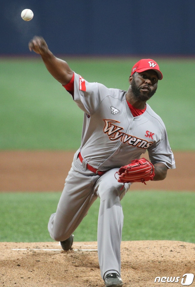 '소사 7승' SK, KIA 추격 뿌리치고 7-6 진땀승 [★리뷰] - 스타뉴스