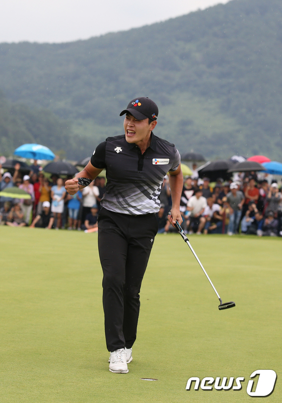 루키 이재경, KPGA 투어 첫 우승! "미국 도전도 하고 싶다" | 스타뉴스