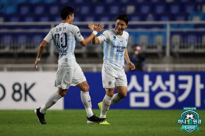 [K리그1 31R] '김인성 결승골' 울산, 수원에 2-0 승...'선두' 전북과 동률! | 스타뉴스