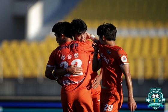 강원, 인천 꺾고 상위스플릿 확정? K리그1 32R 주요 포인트는 | 스타뉴스