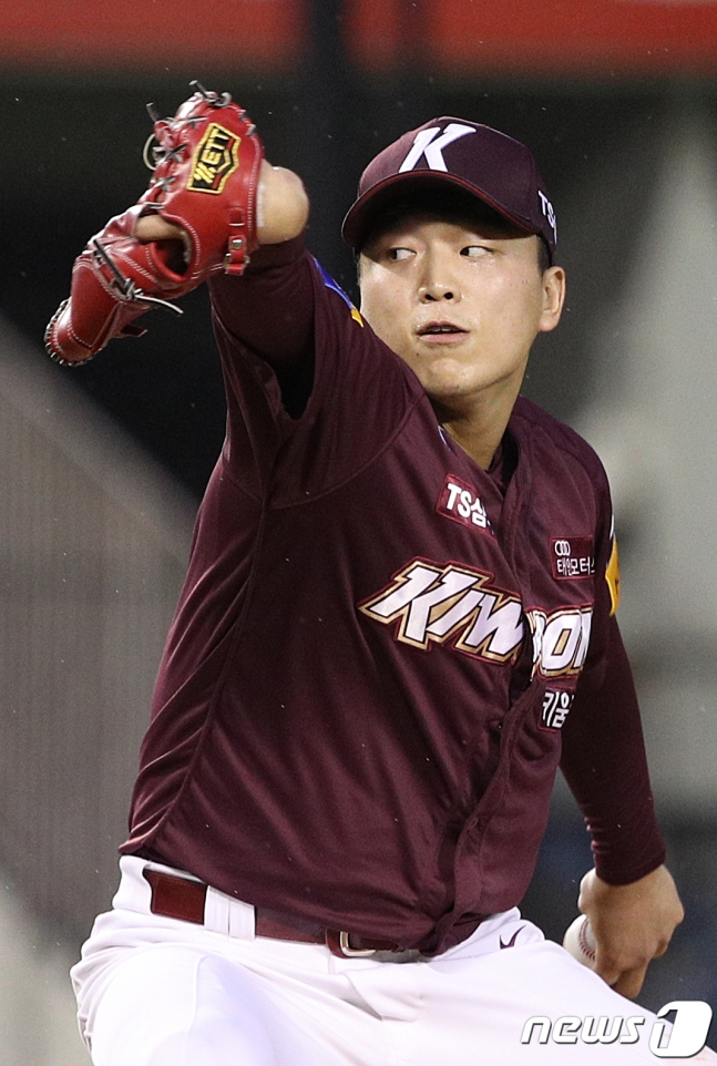 '9월 ERA 0.50' 키움 이승호, KBO 월간 투수상 수상 - 스타뉴스