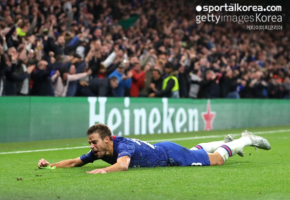 [UCL H조④] '후반 3골 폭발' 첼시, '2명 퇴장' 아약스와 4-4 무승부 | 스타뉴스