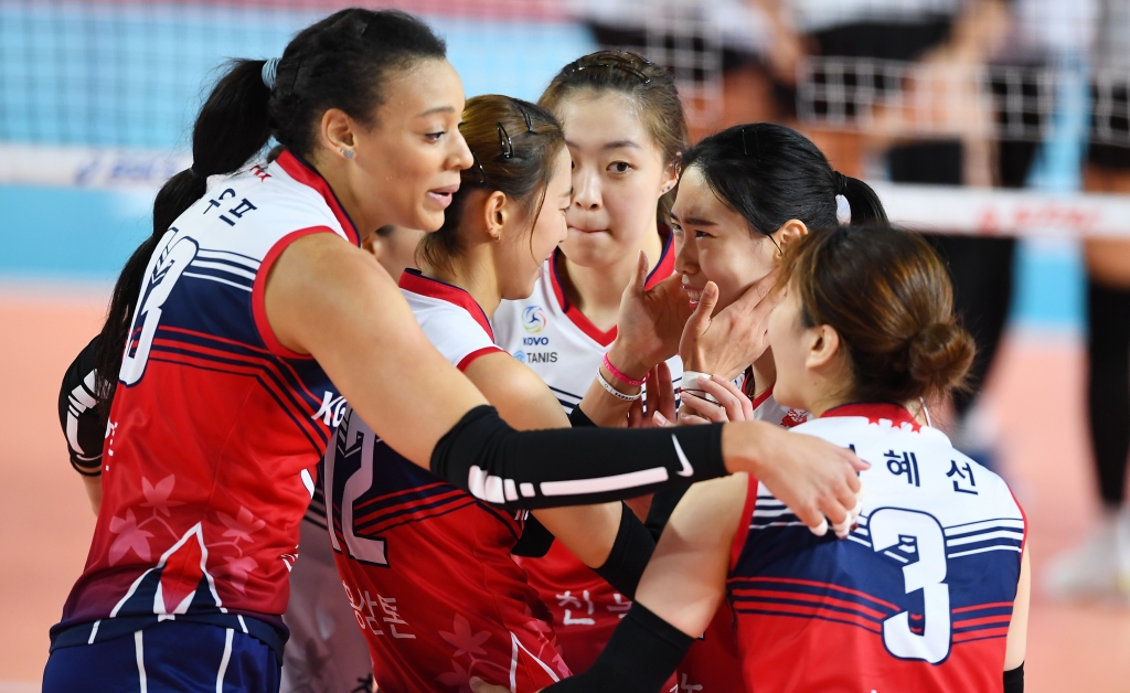 리뷰] '한송이·디우프 맹폭' KGC인삼, 기업은행에 3-2 진땀승! 4위 탈환 - 스타뉴스