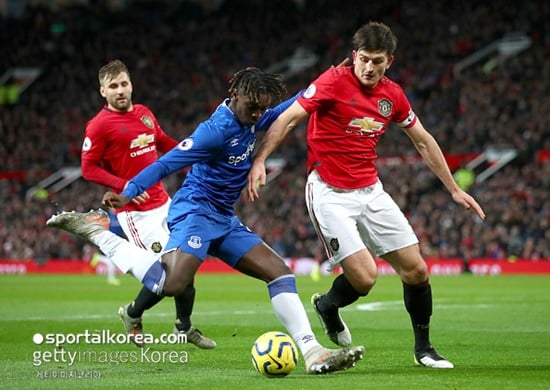 [EPL 17R] 18세 공격수 그린우드, 천금 동점골…맨유 1-1 에버턴 - 스타뉴스