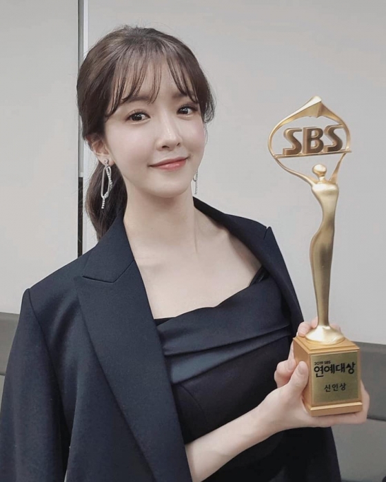 정인선, '2019 SBS 연예대상' 신인상에 "열심히 하겠다..감사" | 스타뉴스