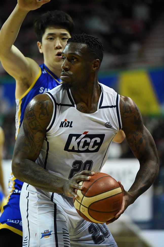 KBL, 라건아·전태풍 등 귀화·외인 인종차별 조사 나선다 | 스타뉴스