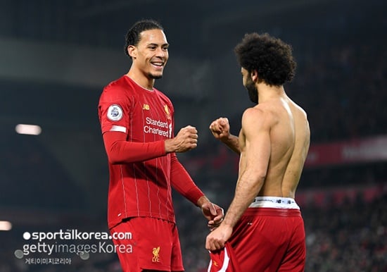 [EPL 23R] 리버풀, 맨유 2-0으로 꺾고 승점 16점 차 선두 질주 - 스타뉴스