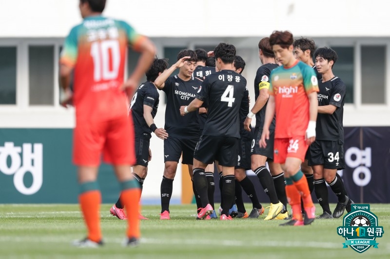 [K리그1 3R] ‘권순형 동점골’ 성남, 강원 원정 1-1 무… 3경기 무패 | 스타뉴스