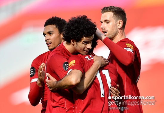 [EPL 33R] 리버풀, 아스턴빌라 2-0 제압…홈 전승 행진 이어가 - 스타뉴스
