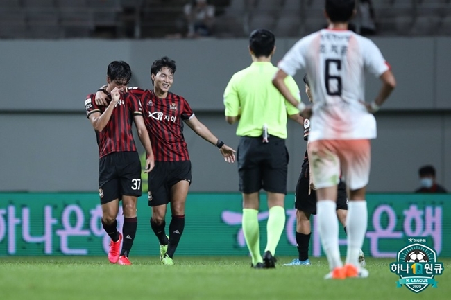 [K리그1 15R] FC서울 또 이겼다, 강원 2-0 제압…감독 교체 후 2연승 | 스타뉴스