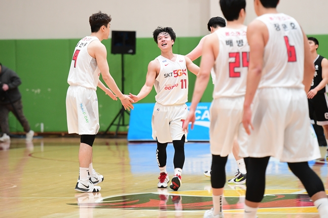 '상무 179연승 마감' SK, KBL 1차 D리그 우승... MVP 김준성 | 스타뉴스