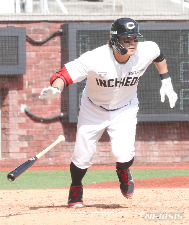 "150km 쉽게 치네" 추신수를 보고 '친구' 김태균은 놀랐다 | 스타뉴스