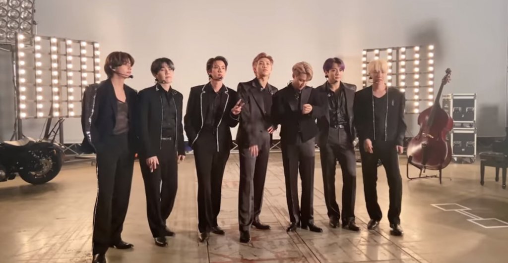 피아노 치는 지민? 방탄소년단 BBMAs 깜짝 비하인드 '올 블랙' - 스타뉴스